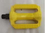 China Yellow Lightest Mtb Flat Pedals Slip Resistance Long Service Life for sale