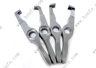 China Lower Gripper With Counterbore 911319363 D1 1.5*3 Diamond Knurled Sulzer Loom Spare Parts for sale
