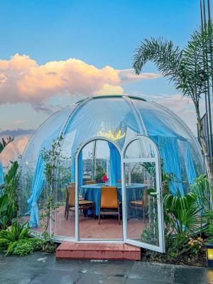 China Aluminum Glamping Dome High Efficiency Aluminum Glamping Dome Diameter 5m Waterproof for sale