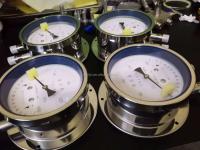 China Double-strength Glass Window Stainless Steel Differential Pressure Gauge for Industrial for sale