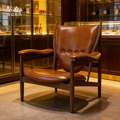 China Midcentury Luxury Solid Wood Chieftain Chair Classic Design Leather Lounge Chair Armchair Home Bar Club for sale