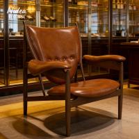 China Midcentury Luxury Solid Wood Chieftain Chair Classic Design Leather Lounge Chair Armchair Home Bar Club for sale