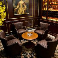 China Designer Chair Vintage Industrial Retro Aviator Chair Cigar Bar Pub Club Studio Car Dealer Lounge Furniture Industrial Bar Stool for sale