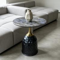 China Luxury Round Accent Side Table Faux Stone or Glass Top with Hammered Metal Base Decorative Bedside Coffee Table for Living Room for sale