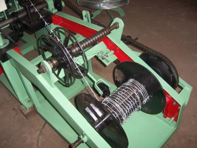 China Straight And Reverse Twist Barbed Wire Machine PVC Coated 60-70 kg/ Hour Capacity for sale