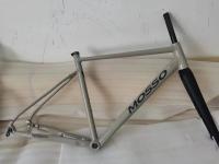 China Wide Tire Stock Gravel Bike Frame 700x45c Lightweight Beach Bicycle for sale
