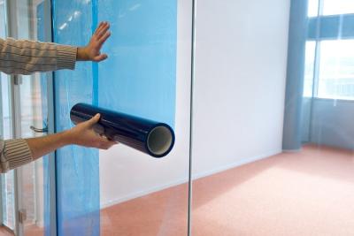 China Polyethylene PE Protective Film 50 Micron UV Resistant Residue Free Removal for Glass Protection for sale