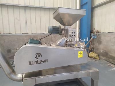 China BSZ Flour Mill Machine 40-1000 Mesh Powder Fineness 60-700kg Per Hour Capacity for Seeds Cake for sale