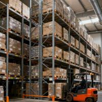China Heavy Duty Selective Pallet Racking System with 4000kg/layer Capacity, Customizable Dimensions, and Powder Coated Finish for sale