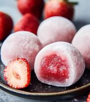 China Automatic Strawberry Mochi Machine with Whole Fruit Handling, 1000-5000 pcs/hr Capacity, 220V/380V Power for sale