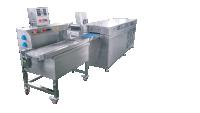 China 30cm Belt Width Chocolate Coating Machine 200kg per Hour Stainless Steel for sale