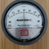 China Dwyer Magnehelica Mechanical Micro Differential Pressure Gauge With 0.5kg Load Capacity for sale