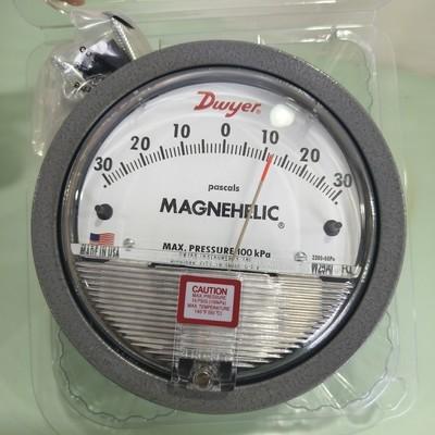 China Dwyer Magnehelic 2300-60PA Differential Pressure Gage with 60-0-60 Pa Range, ±2% Accuracy, and IP67 Enclosure for sale