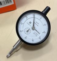 China Mitutoyo Dial Gauge with 10 mm Range 0.01 mm Graduation for Precision Dimensional Measurement and Environmental Resistance for sale