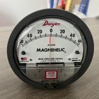 China Dwyer Series 2000 Magnehelic Differential Pressure Gauge with ±2% FS Accuracy and Frictionless Magnetic Movement for 20-140°F Applications for sale