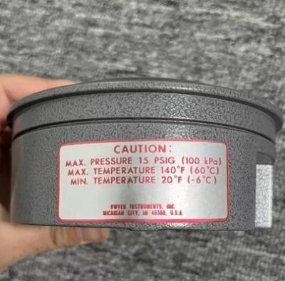 China Series 2000 Magnehelic Differential Pressure Gage with Mechanical Operation IP67 Weatherproof Rating and ±1% FS Accuracy for sale