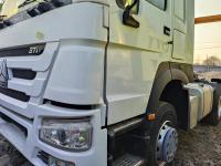 China HOWO 6x4 Tractor Truck 12R22.5 375-430hp Manual Transmission Euro II-V for sale