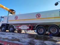 China Sinotruk 8x4 35000L Fuel Tank Truck for Oil Gas Diesel Transportation 351-450hp for sale
