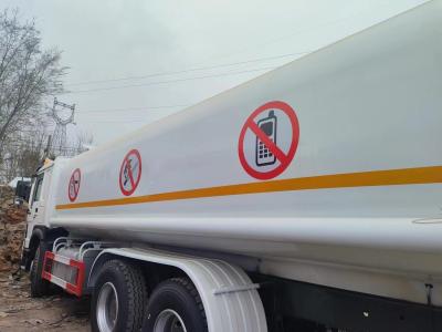 China Sinotruk HOWO 6x4 Oil Tanker Truck 30000kg GVW Manual Transmission GCC for sale