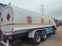 China Sinotruk HOWO 6x4 Oil Tanker Truck 30000kg GVW Manual Transmission GCC for sale