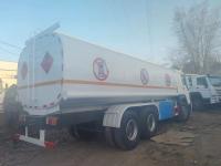 China Sinotruk 25000L Fuel Tank Truck 6x4 Carbon Steel Tanker for Diesel Oil Gas 380HP for sale