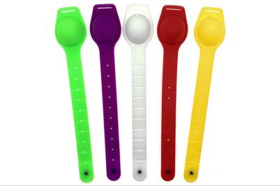 China Custom Silicone Hand Sanitizer Bracelet Gel Disinfectant Cosmetic Packaging 10000pcs MOQ for sale