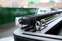 China SUS304 Universal 4x4 Roof Rack Brackets 180x145x100mm Black Slide Rail Light Bar Mounts for sale
