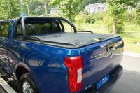 China Nissan Navara NP300 Retractable Tonneau Cover Roller Shutter Aluminum ABS 45kg for sale