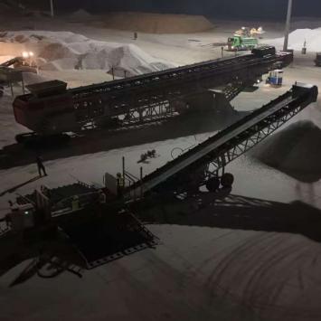 China Crawler Mobile Ship Loader Conveyor | Bulk Material Handling at Port Terminals for sale