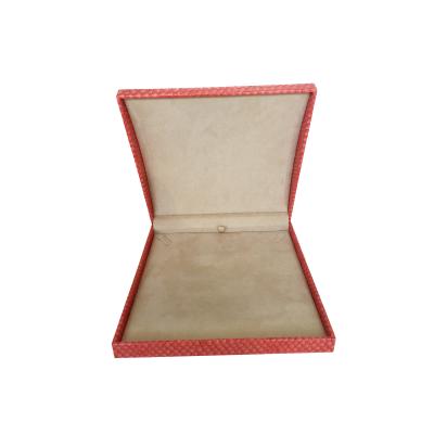China Small Pink Rigid Cardboard Luxury Gift Boxes Portable Bracelet Packaging Personalised Jewelry Boxes for sale