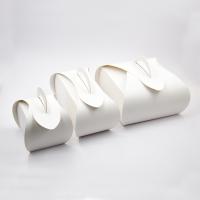 China Custom Lightweight White Cake Box With Handle Food Packaging Box for sale