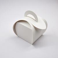 China Custom Lightweight White Cake Box With Handle Food Packaging Box for sale