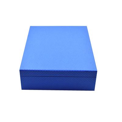 China Luxury 3-Bottle Wine Holder with Elegant Matte Finish and Customized Logo for Premium Gift Packaging for sale