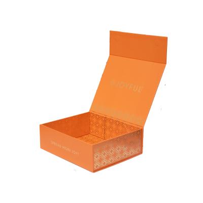 China Custom Logo Printed Recyclable Luxury Gift Box with Magnetic Closure and Gold Stamping for sale