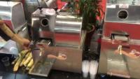 China Commercial Sugar Cane Juice Machine 750W 800 Bottles Per Hour CE Certified for sale