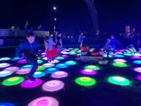 China IP65 Waterproof LED Dance Floor Tile with 16 Color Changeable Lighting and 200KG Load Capacity for Interactive Play for sale