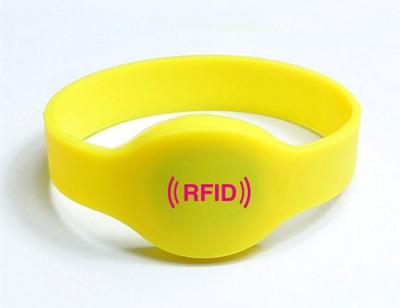 China High quality Oval Shape Silicone RFID Wristband for sale