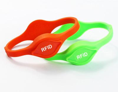 China LF / HF Silicone Pool Pass Wristbands , Dual Chips Uhf Rfid Wristband for sale