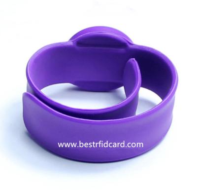 China Free Samples 13.56mhz Muti Color  Eco - Friendly Silicone Adjustable Rfid Smart Chip Tag Wristband For Water Park for sale