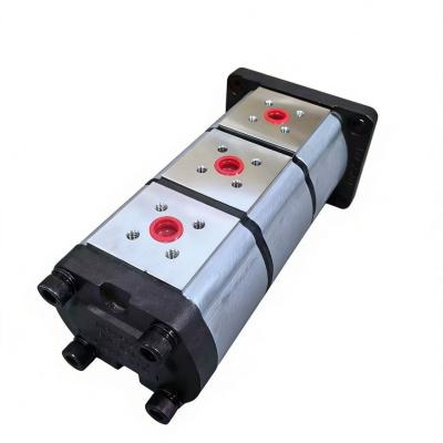 China 68671-61110 Triple Hydraulic Gear Pump 240 bar for Kubota KX151 Excavator for sale