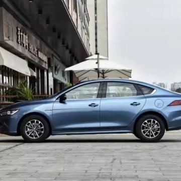 China BYD Qin Plus DM-i 2024 Honor Edition 55km Leading Type Plug-in Hybrid Sedan 180hp for sale
