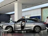 China 2024 BYD Qin L DM-i Plug-in Hybrid Sedan 4-Door 5-Seater 15.87kWh 2400km Range for sale