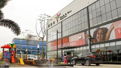 China Prefab Q235 Commercial Metal Sheds Retail Bussiness Pre Engineered Steel Building for sale