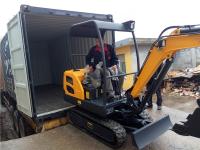 China Compact Mini Excavator With Break Hammer Steel Type Mini Excavator Rotating Bucket for sale
