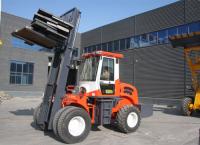 China Off Road Diesel Powered Forklift Pallet Fork Truck 5500kg 4WD With CE for sale