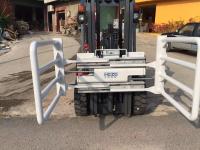 China Thin Arm Forklift Truck Attachments Forklift Foam Rubber Clamps Safely Handle for sale