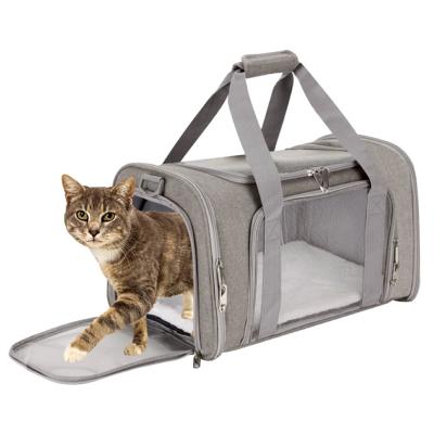 China Breathable Pet Travel Carrier Bag 40x25x25cm & 45x30x30cm Sizes with Mesh Ventilation for Cats and Small Dogs for sale