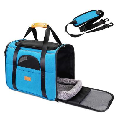 China Travel Cat Bag Fashionable Outdoor Portable Foldable Breathable Portable Pet Bag for sale