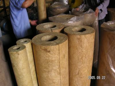 China Light Weight Stonewool Pipe Insulation for Hot/Cold Lines - 120-150kg/m³ Density, -269°C to 850°C Range for sale
