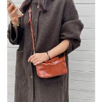 China Top-Grain Oil-Waxed Cowhide genuine leather Small Dumpling Bag women's fashion Handbag Crossbody Bag Clutch Shoulder Bag Waist Bag for sale